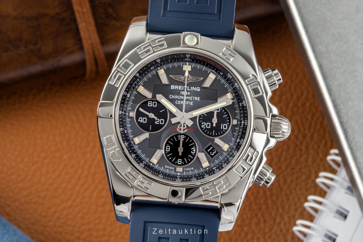 Breitling Chronomat 44 chronograph steel automatic Kal. B01 Ref. AB0110 ...